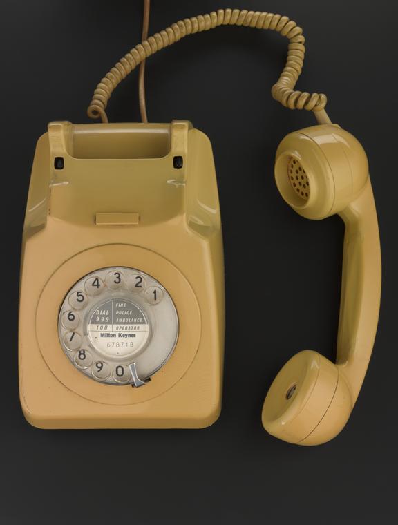 Telephone 746F rotary dial, yellow | Science Museum Group Collection