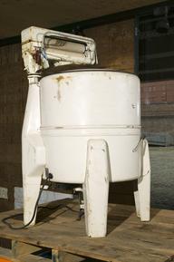 White Cylindrical Servis Washing Machine with Internal Motor | Science ...