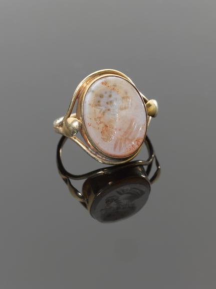 Finger ring, gold, setting bears an engraving of Hippocrates | Science ...