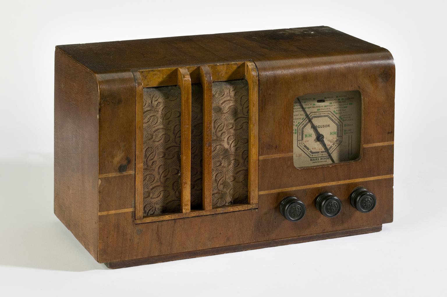 MW valve radio receiver | Science Museum Group Collection