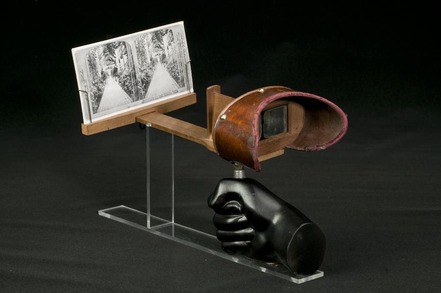 Hand-held stereoscopic viewer | Science Museum Group Collection