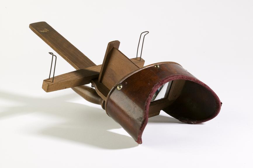 Hand-held stereoscopic viewer | Science Museum Group Collection