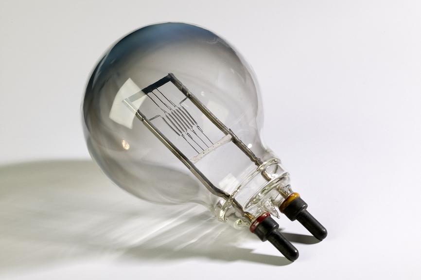 Light bulb made by Edison Swan Electric Co. Ltd | Science Museum Group ...