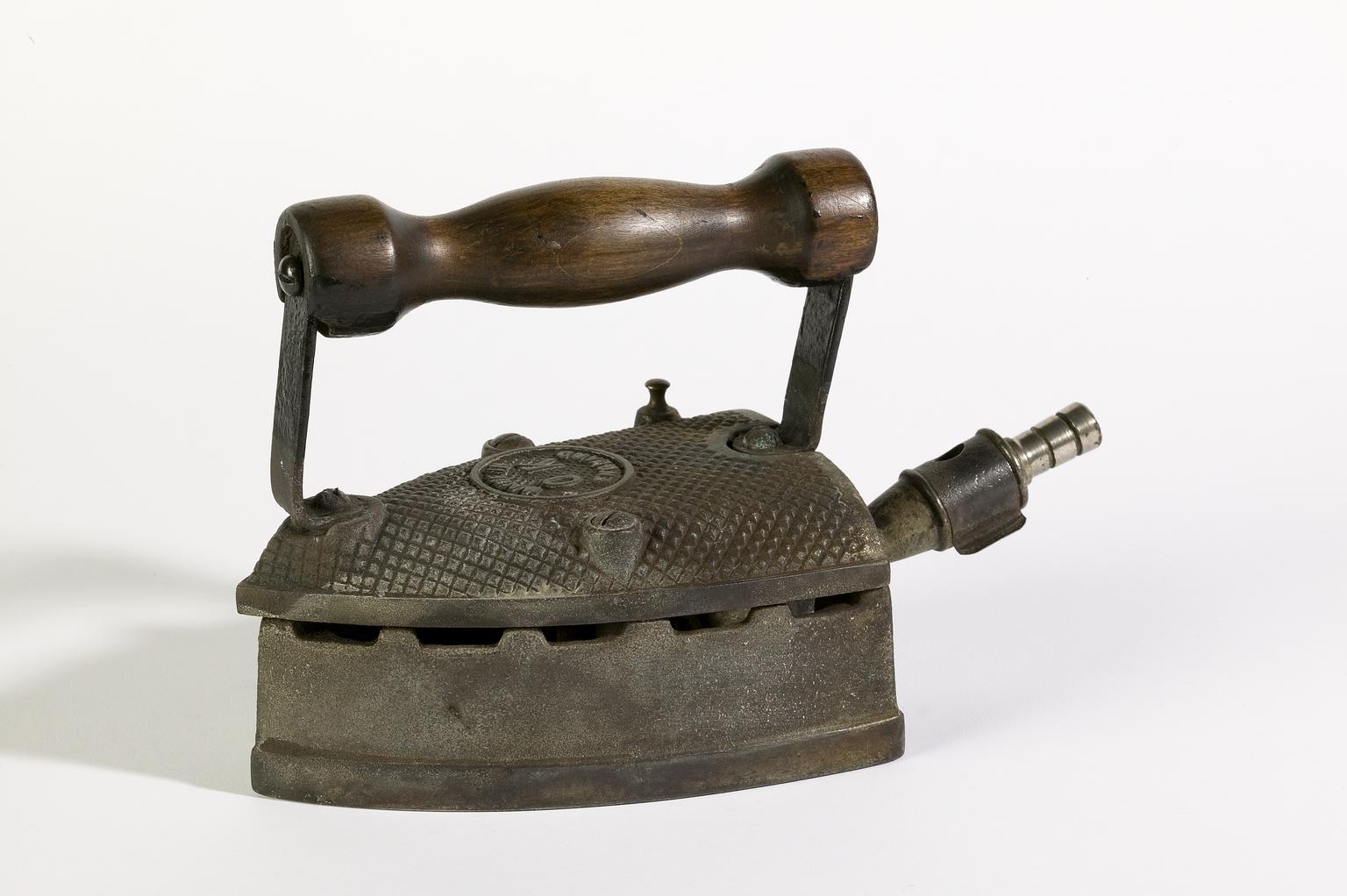 'OK' gas iron | Science Museum Group Collection