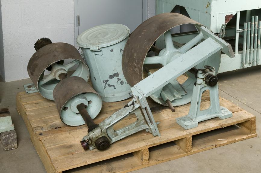 Parts from cylinder mould papermaking machine | Science Museum Group ...