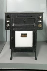 Sunray Tricity Electric Cooker | Science Museum Group Collection