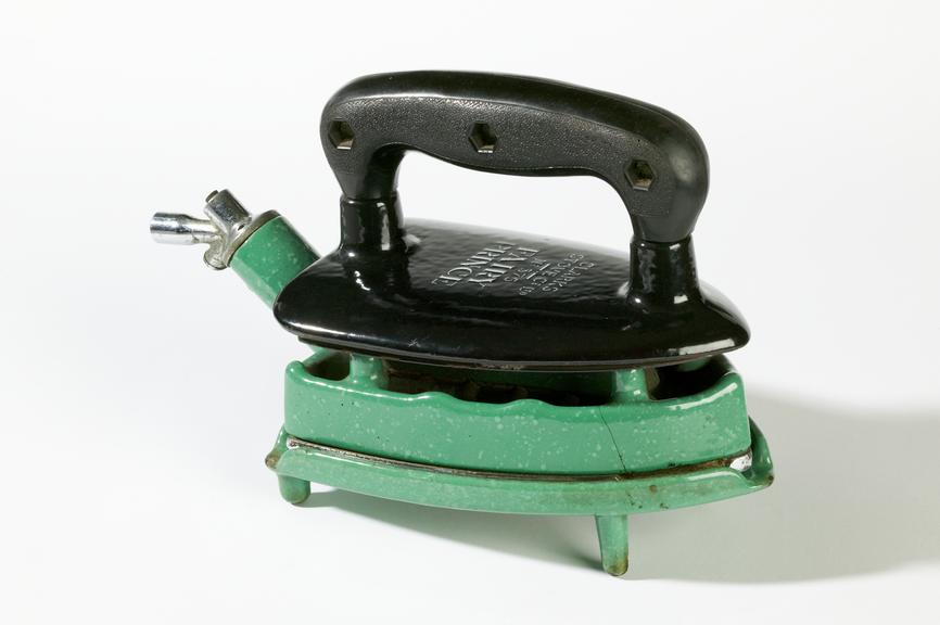 Clarkes Stove gas iron | Science Museum Group Collection