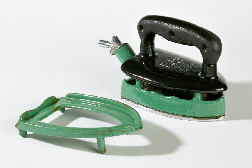 Clarkes Stove gas iron | Science Museum Group Collection