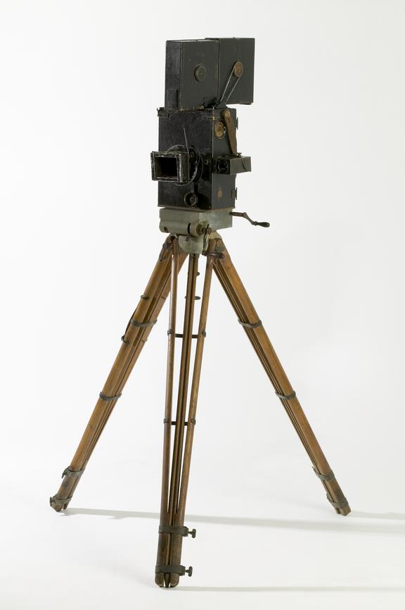 Pathe Cine Camera | Science Museum Group Collection