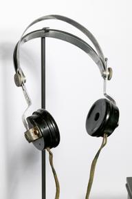 Headphones for crystal radio set | Science Museum Group Collection