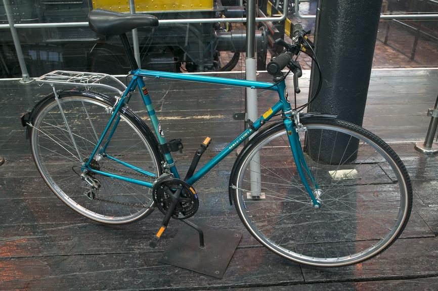 Town Hybrid Bicycle | Science Museum Group Collection