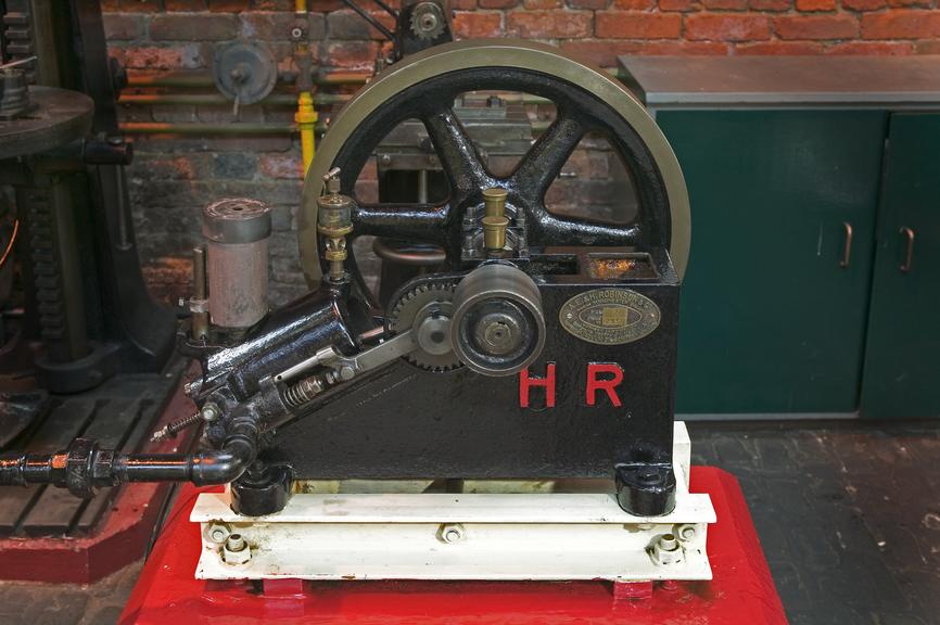 A. E. & H. Robinson Gas Engine | Science Museum Group Collection