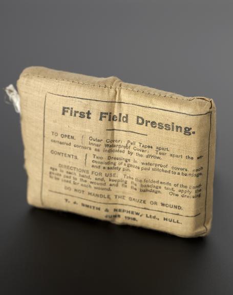 Collection of four First World War field dressings | Science Museum ...