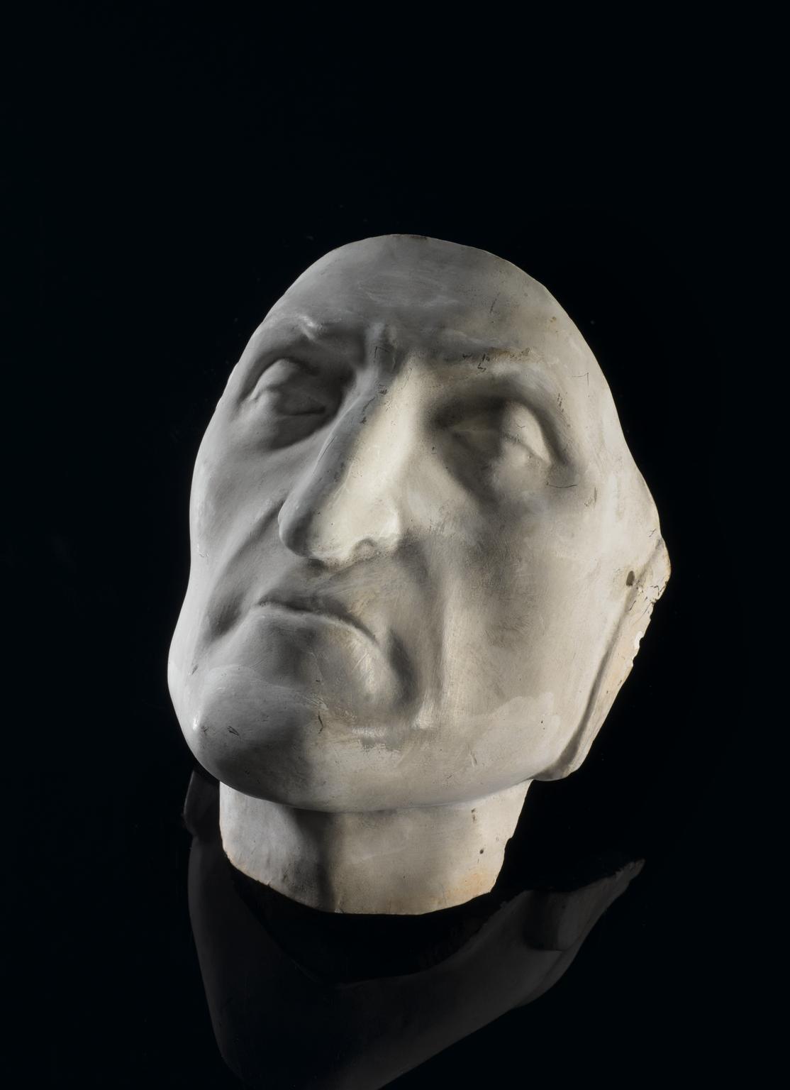 Plaster copy of the death mask of Dante Alighieri (1265-1321) | Science ...
