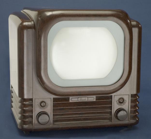 Bush TV22 television receiver, in 'walnut' bakelite case | Science ...