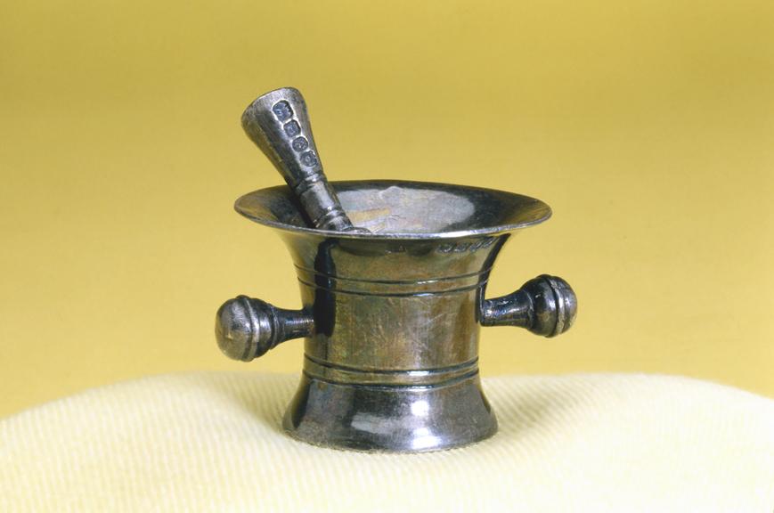 Miniature mortar and pestle, silver, c 1901. | Science Museum Group ...