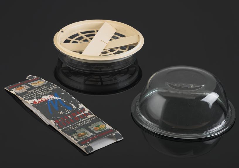 Pyrex multipurpose microwave cooking pot | Science Museum Group Collection