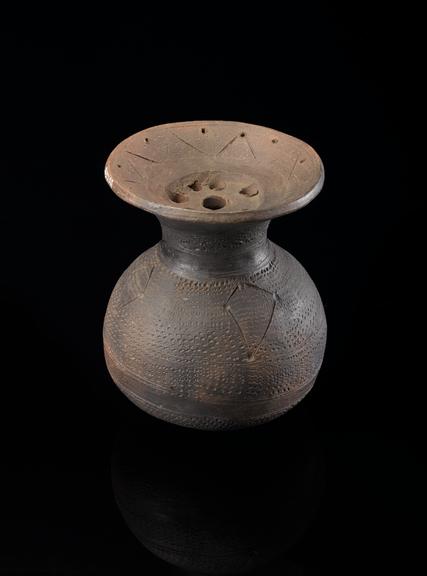 Pottery burial vase | Science Museum Group Collection