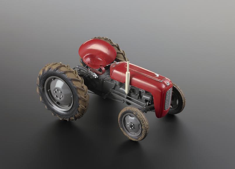 1:12 scale model of a tractor | Science Museum Group Collection