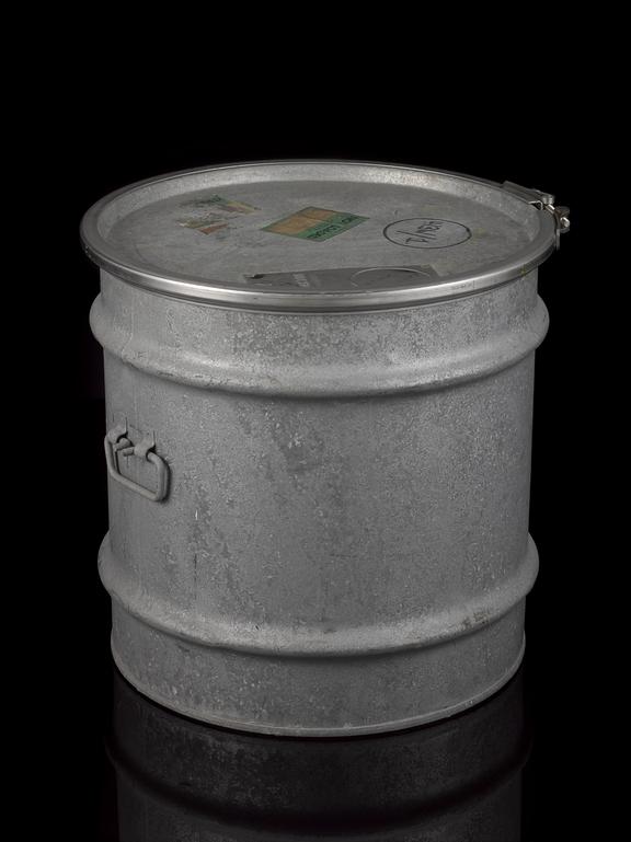 Lead-lined radioactive material container | Science Museum Group Collection