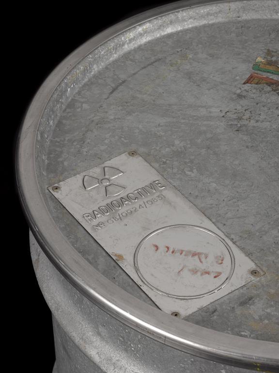 Lead-lined radioactive material container | Science Museum Group Collection