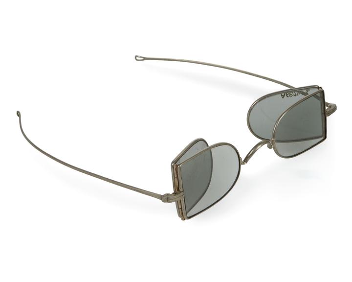 Straight spectacles with folding lenses | Science Museum Group Collection