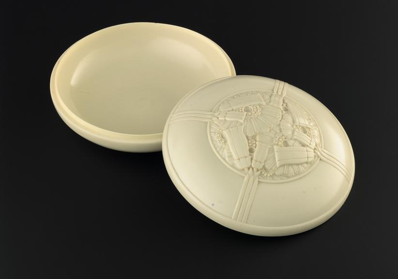 Decorative urea formaldehyde, box | Science Museum Group Collection