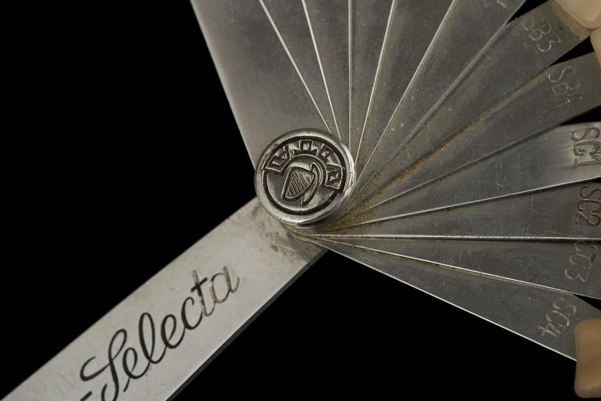 Shade guide for "Lumin" porcelain teeth | Science Museum Group Collection