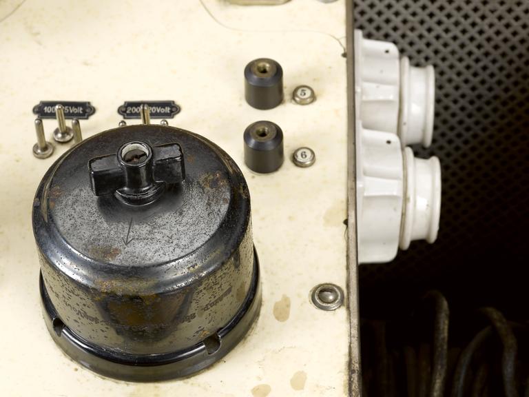 Switchboard for German military portable X-ray apparatus | Science ...