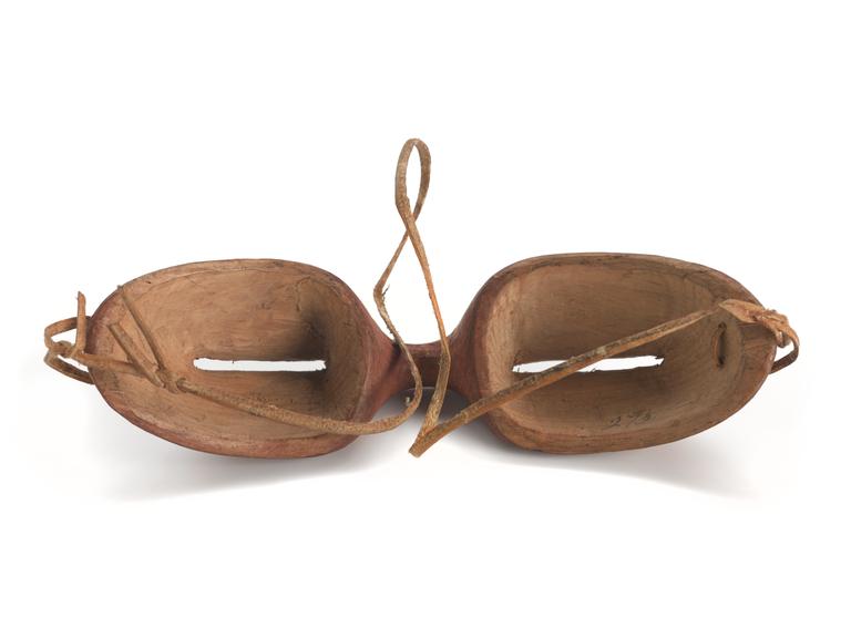 Wooden snow goggles, with 2 slits | Science Museum Group Collection