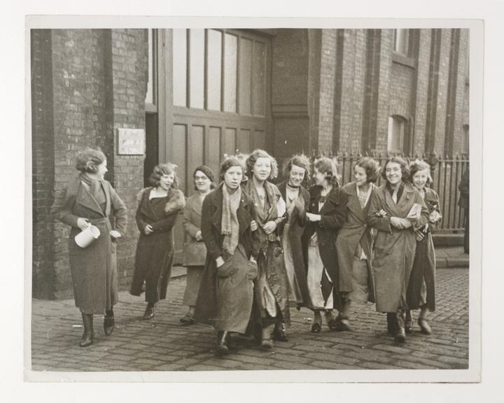 Daily Herald Photograph: Cotton workers leaving a Salford Mill ...