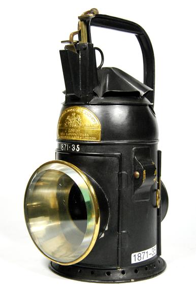 Three-colour signal lamp | Science Museum Group Collection