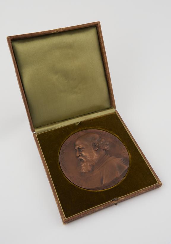 Commemorative plaque for Ludwig Mond | Science Museum Group Collection