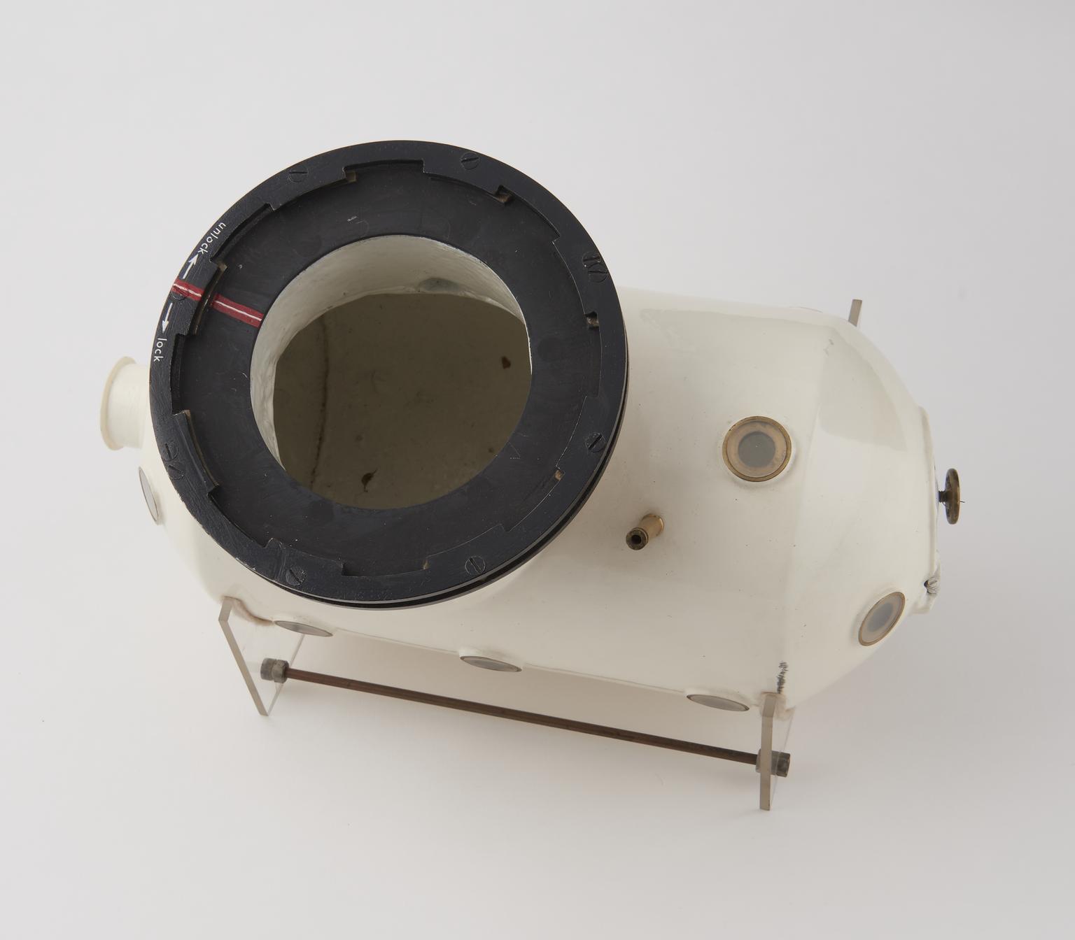 Model of the Chamber and Transfer-under-Pressure system used from H.M.S ...