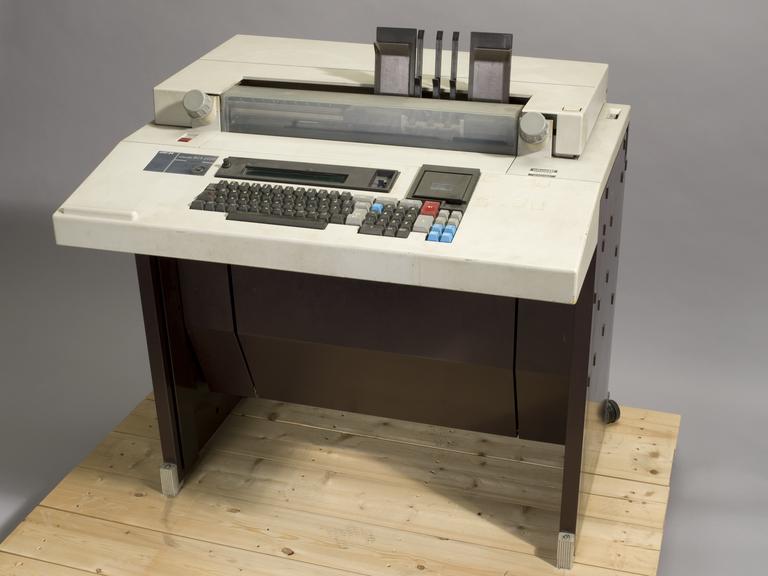 Olivetti BCS2030 visible record computer | Science Museum Group Collection