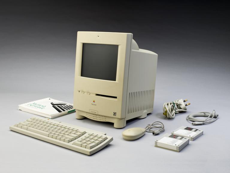 Apple Macintosh Colour Classic, with dust cover, keyboard and mouse ...