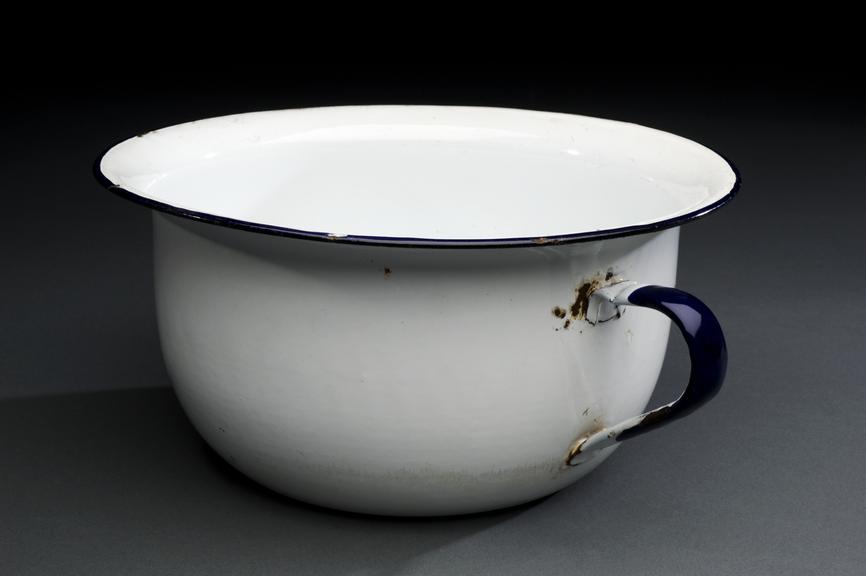 Enamelled chamber pot, United Kingdom, 1901-1960 | Science Museum Group ...