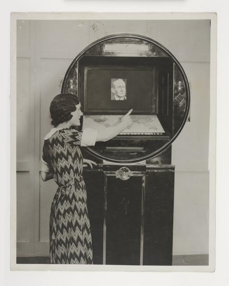 The radio set of the future | Science Museum Group Collection