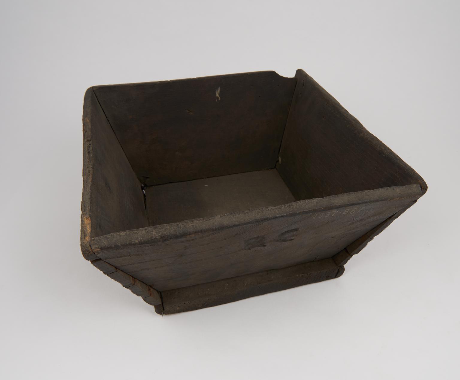 Pin Heading Machine, English, c. 1865 | Science Museum Group Collection