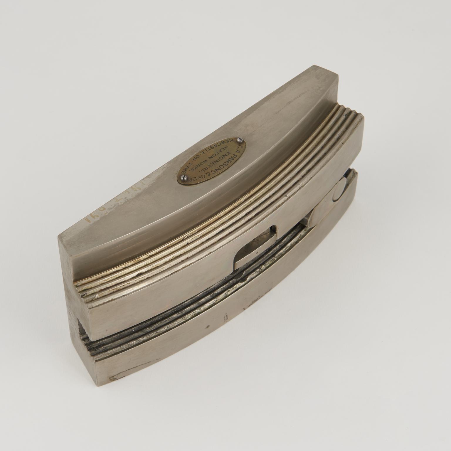 Model of segment of "end-tightened" intergral type reaction blading ...