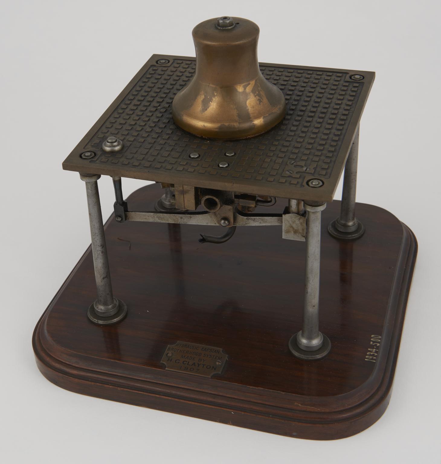 Small model of Hydraulic Capstan | Science Museum Group Collection