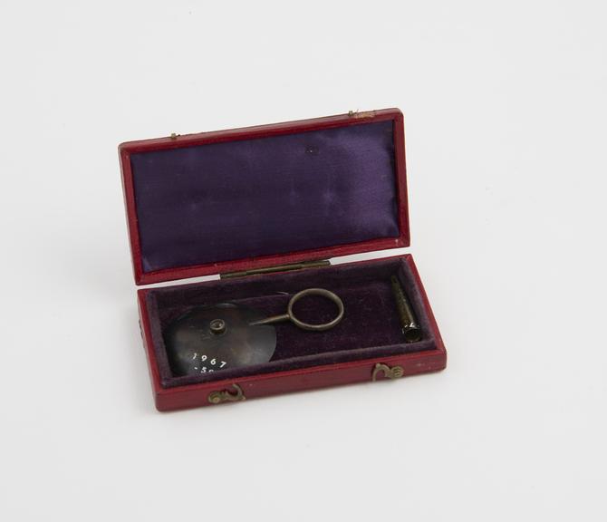 Microscope with Stanhope lens and light-limiting shield | Science ...