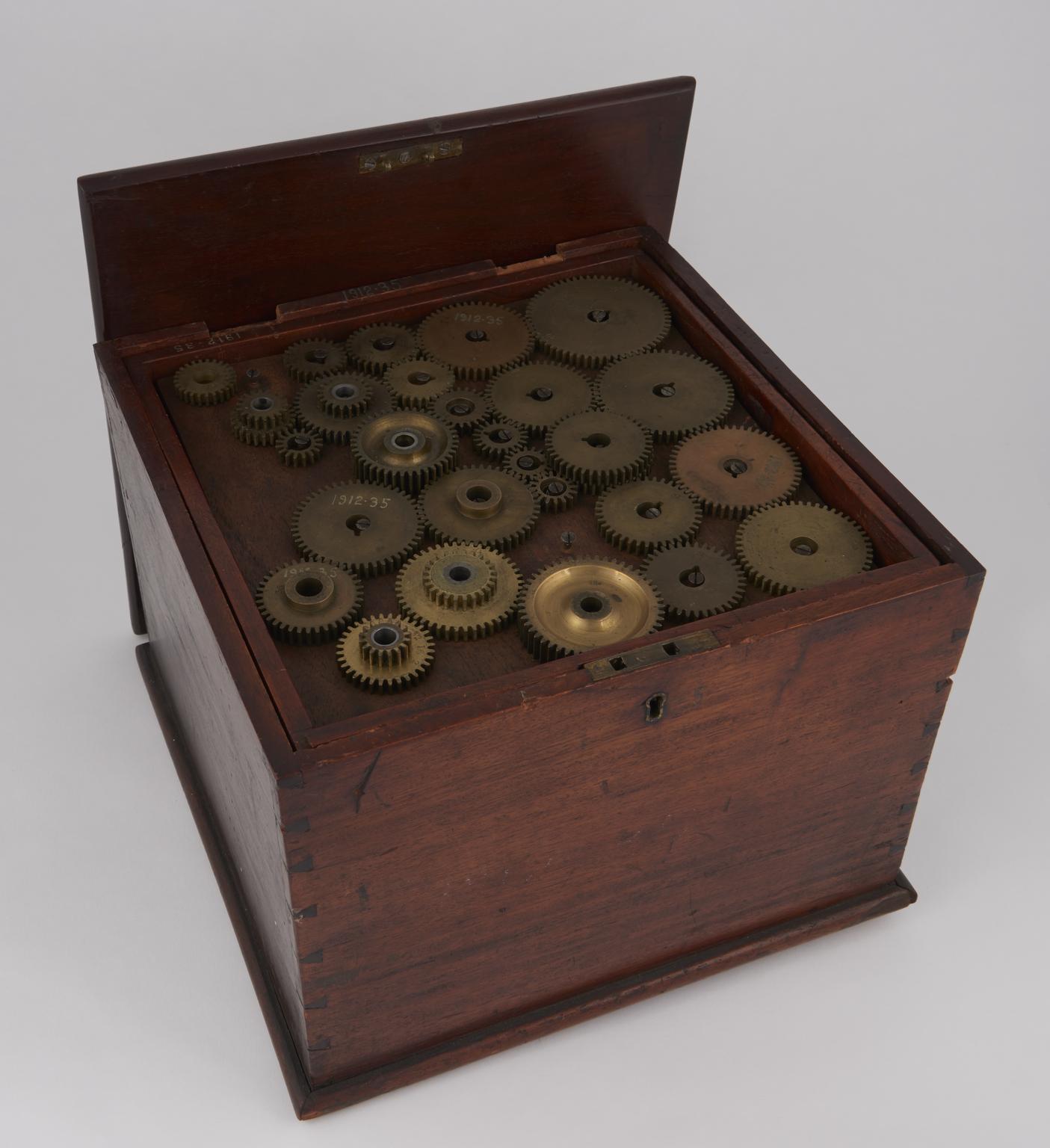 Compound geometric chuck with change wheels | Science Museum Group ...