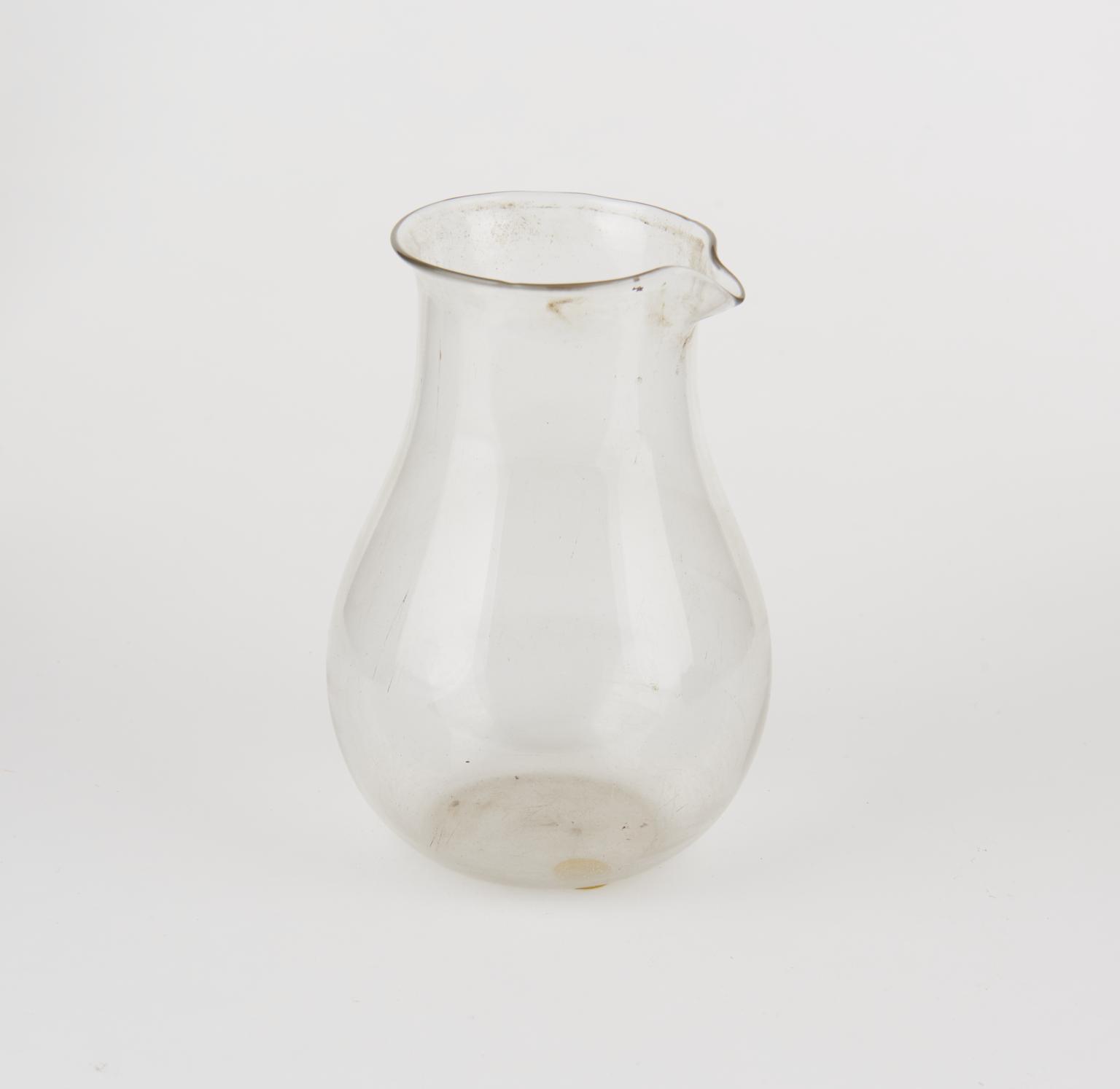 Beaker flask with spout | Science Museum Group Collection