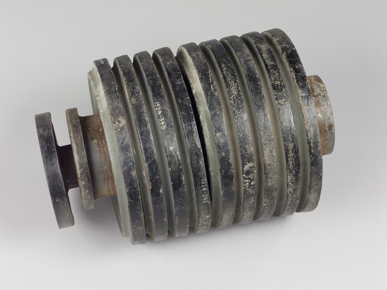 2" diam. Single Deadweight Safety Valve | Science Museum Group Collection