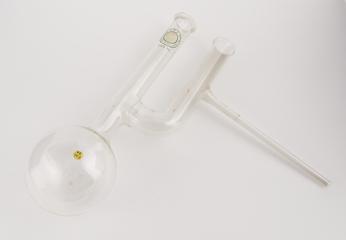 Pyrex distillation flask claisen | Science Museum Group Collection