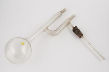 Distillation flask claisen | Science Museum Group Collection