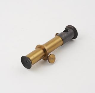 Reading microscope by Geneva Co. | Science Museum Group Collection