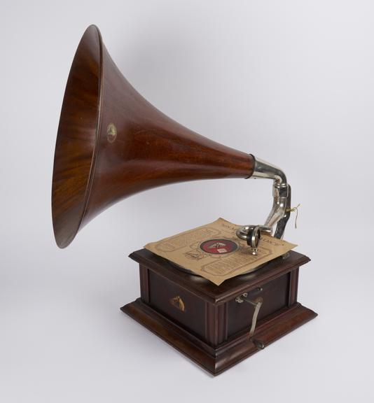 Intermediate Monarch Gramophone | Science Museum Group Collection