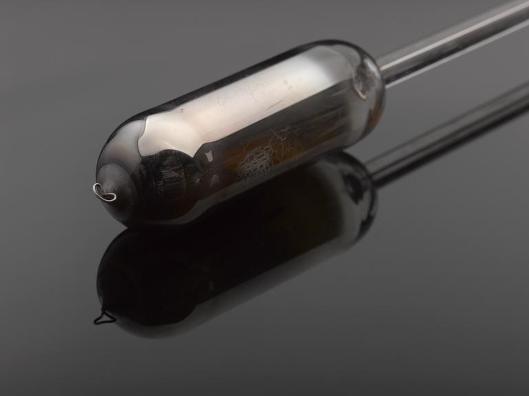 Spectrum tube used by Sir William Ramsay | Science Museum Group Collection